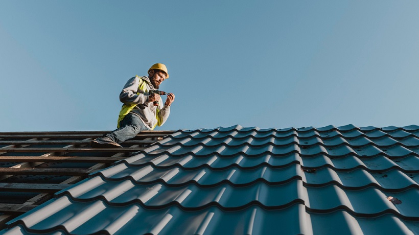 5 Reasons Why You Need Professional Roofing Services - In house at home