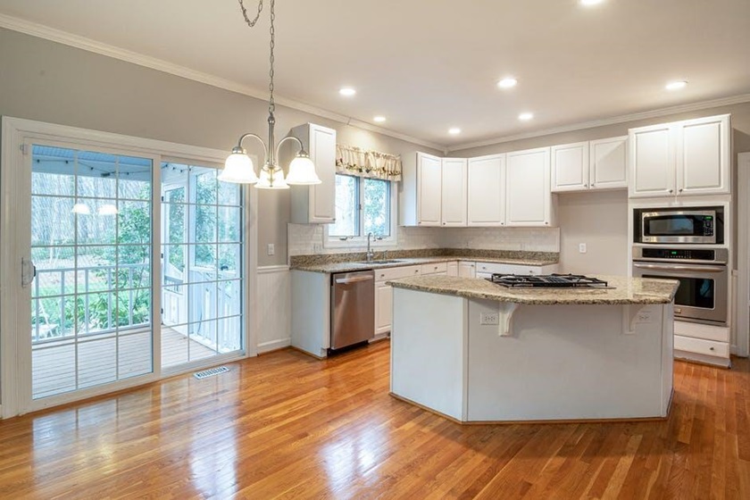 How to Design a Functional and Stylish Kitchen Bar Counter - In house ...